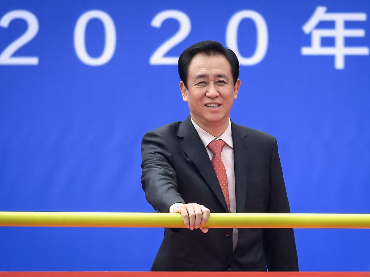 El fundador de Evergrande trata de llevar calma a su empresa y a los ...