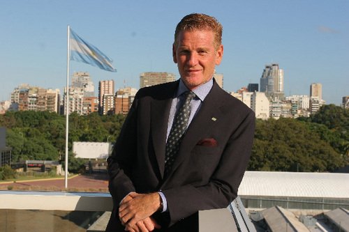 De Narváez ofrece US$1.000 millones para quedarse con Carrefour: cómo ...