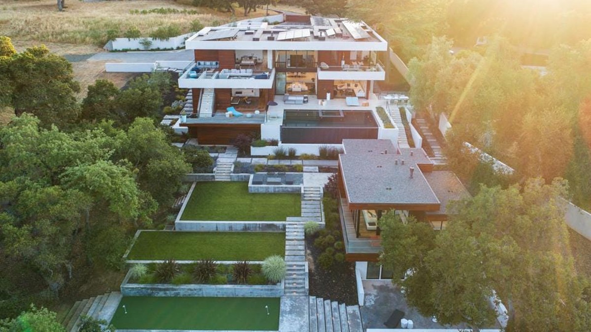 Cómo es y qué lujos tiene una típica mansión de Silicon Valley - Forbes ...