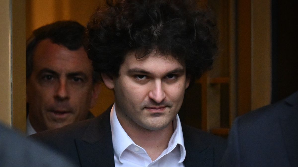 Sam Bankman-Fried besa la lona: Cuáles son los cuatro nuevos cargos que ...