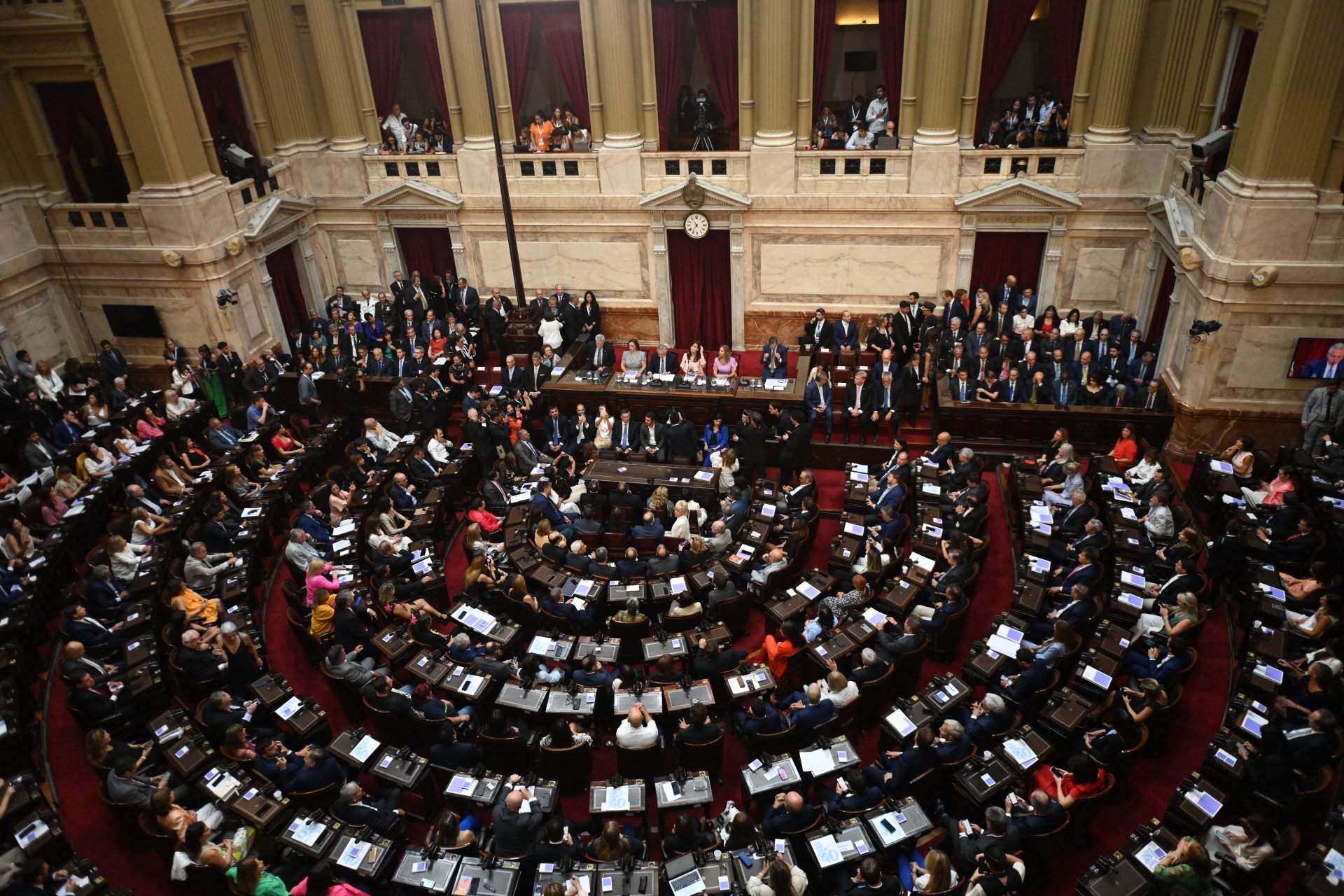 Uno por uno: quiénes son los 130 diputados y 24 senadores electos - Forbes Argentina