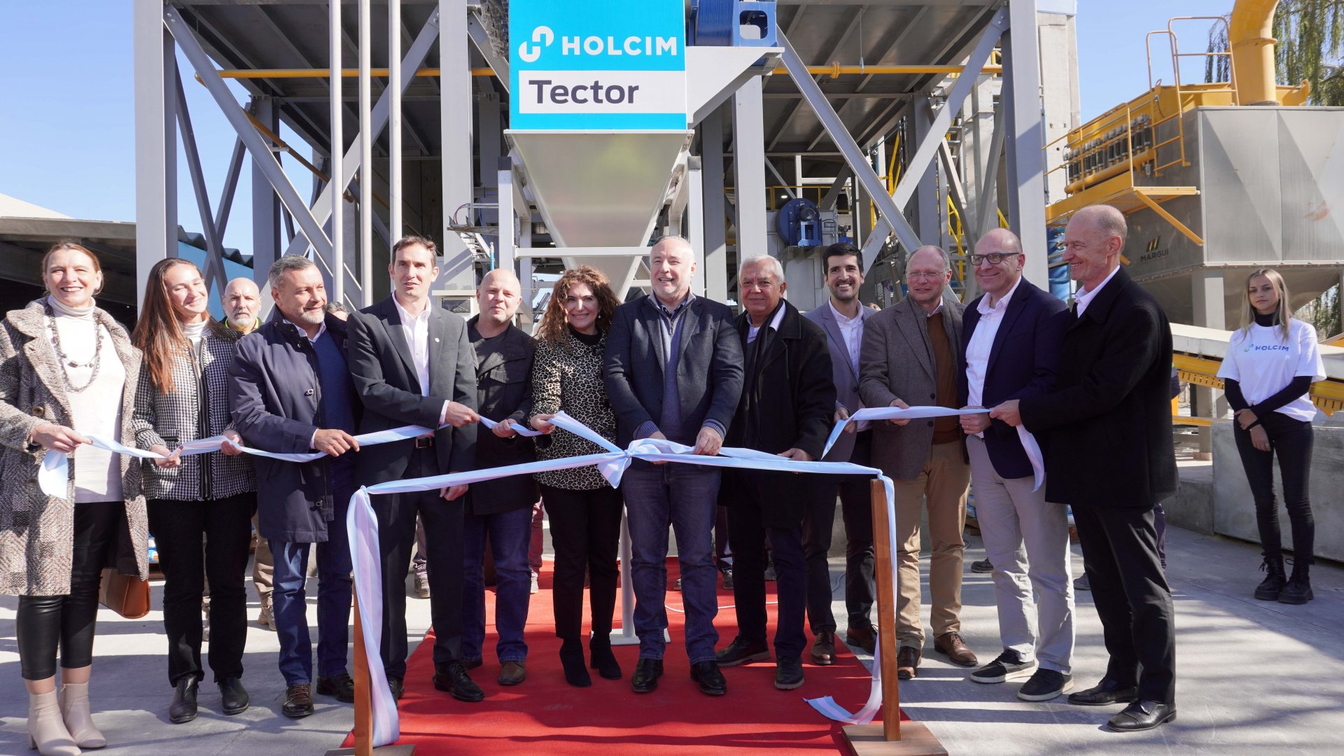 Tras una inversión de US$ 5 millones, Holcim inaugura una planta de morteros para expandir su ...