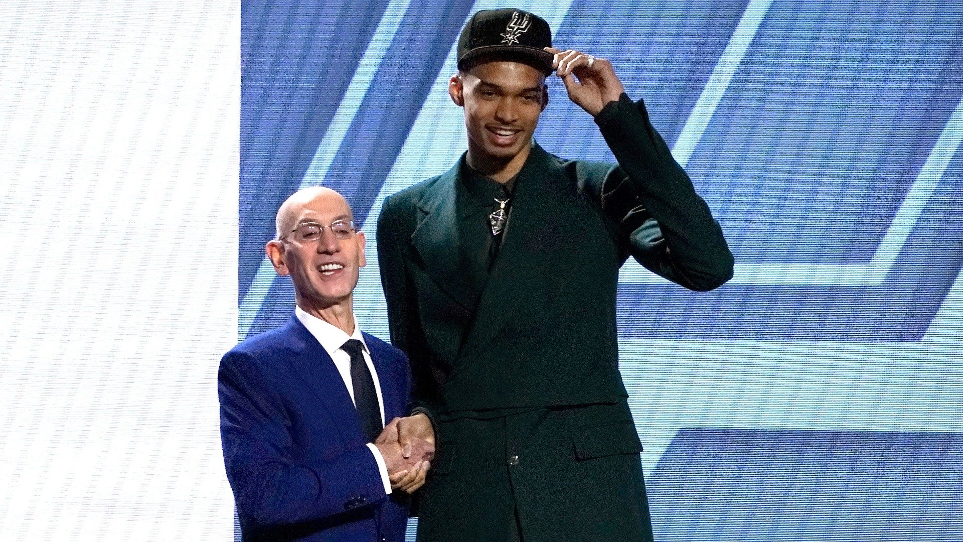 Victor Wembanyama, nueva estrella de la NBA, Ginóbili y los millones que ganará - Forbes Argentina