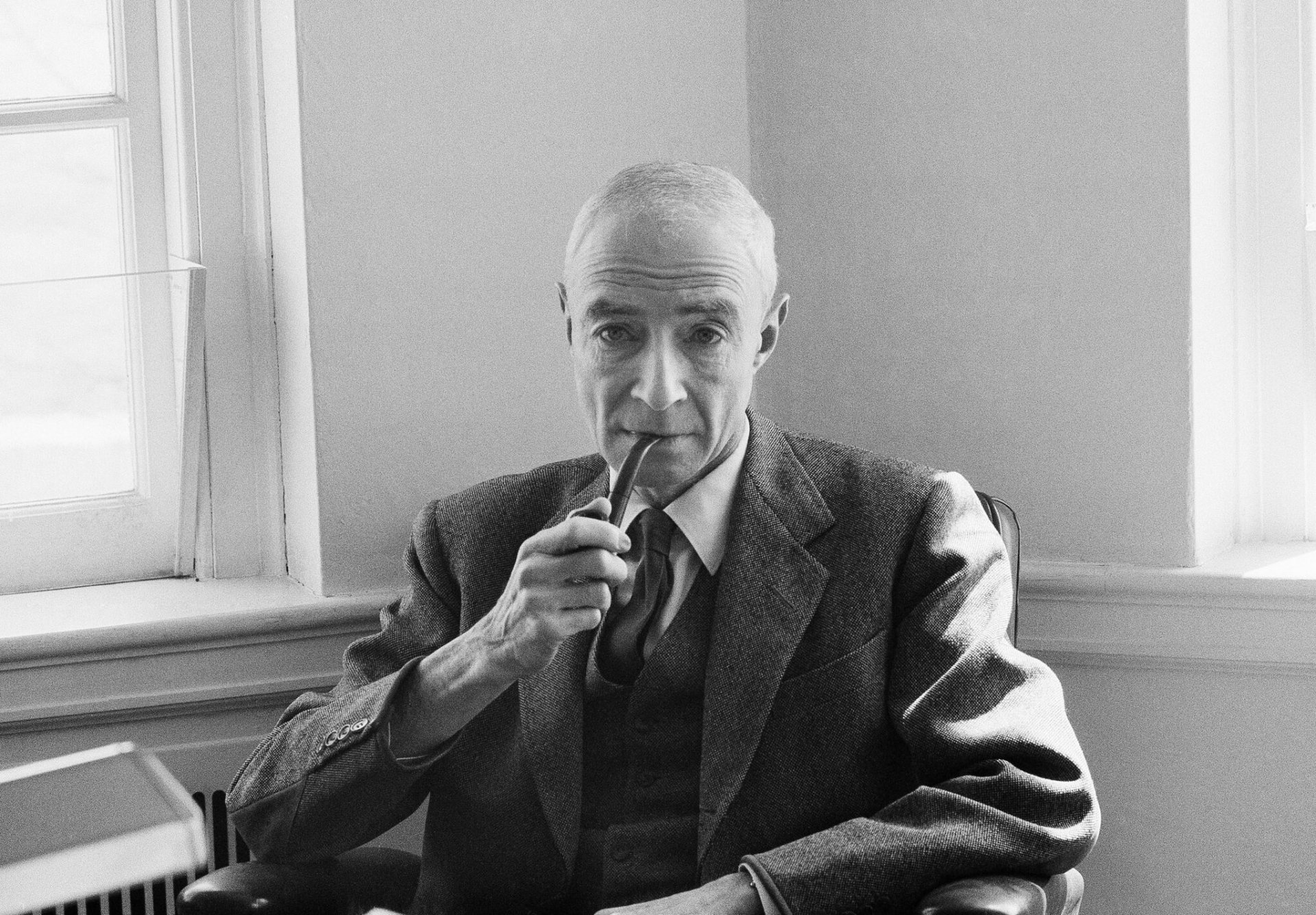 Qué lecciones de vida de Robert Oppenheimer muestran liderazgo ...