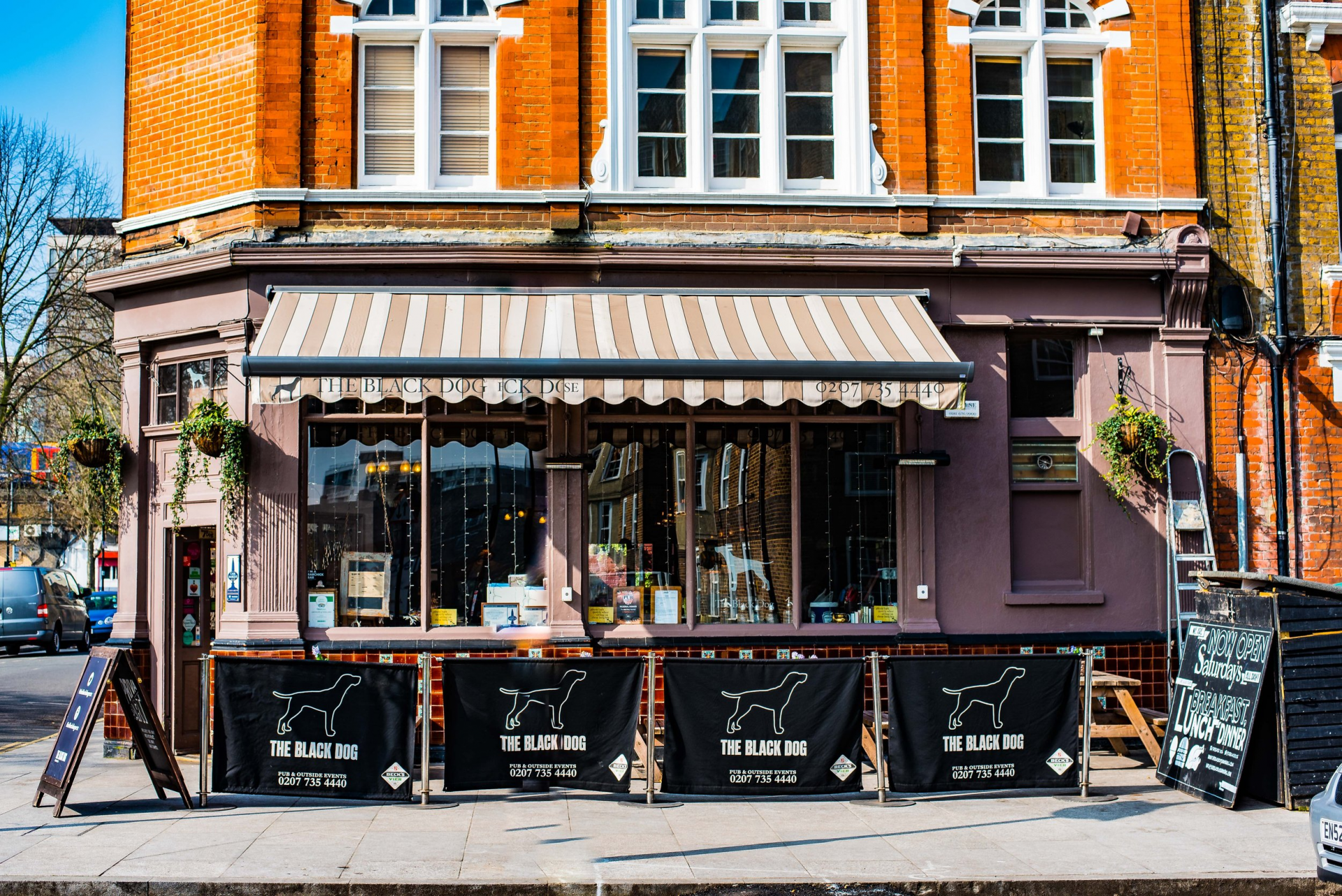 El pub de Londres que Taylor Swift menciona en un nuevo tema y se llena ...