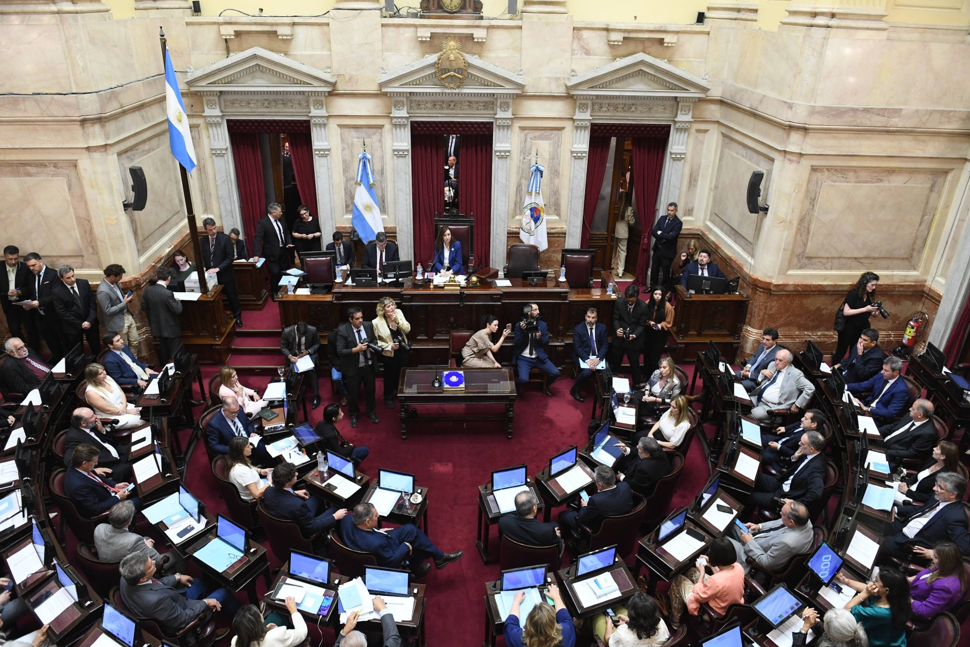 Ley Bases Y Paquete Fiscal El Oficialismo Diagramó La Sesión Con Los