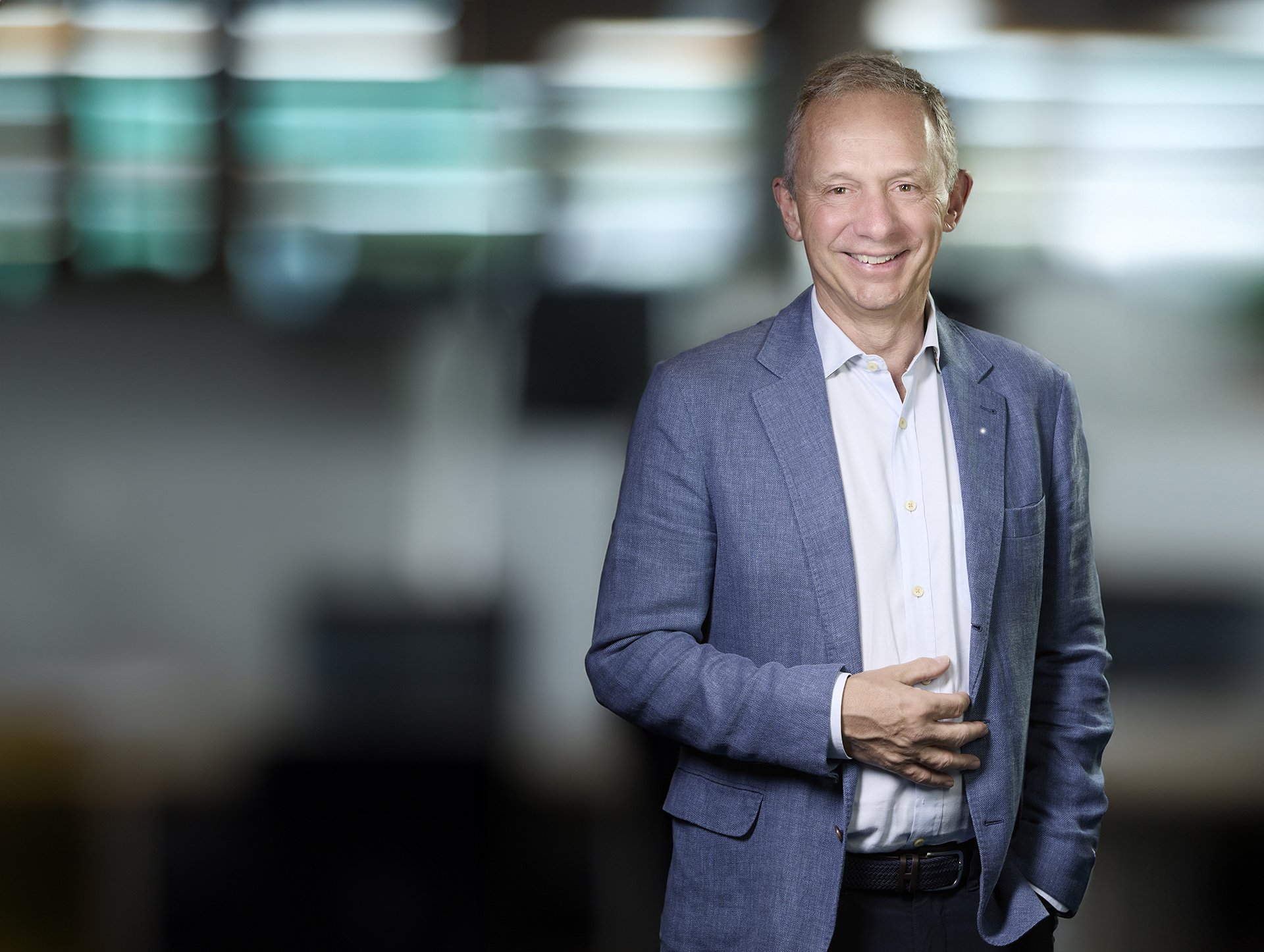 De la ingeniería al negocio global: cómo Enrique Lores llegó a CEO de ...