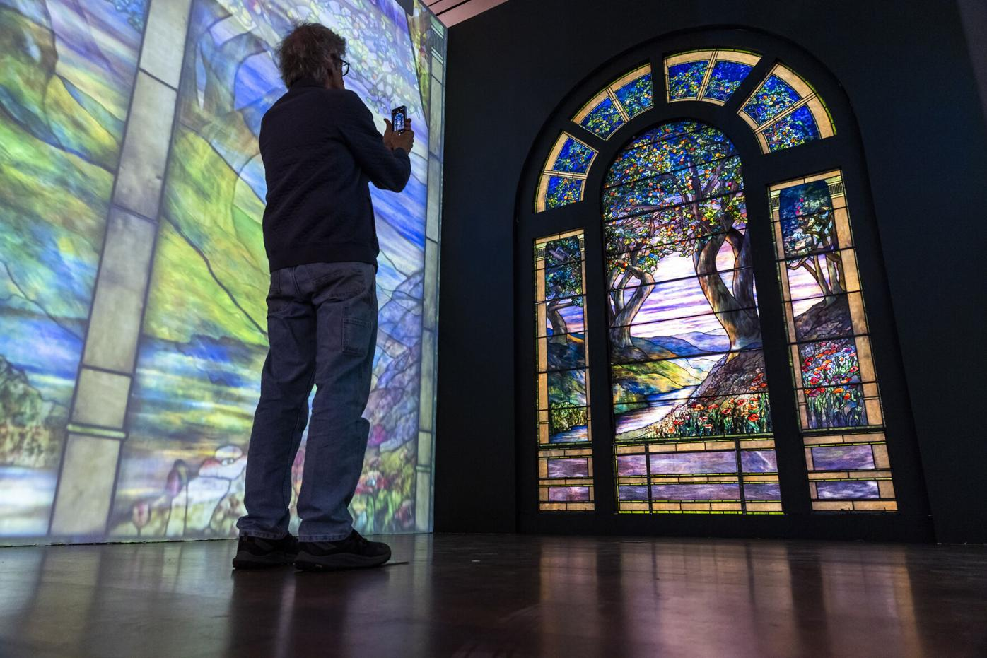 Así es el vitral de Tiffany que duplicó su valor esperado en una ...