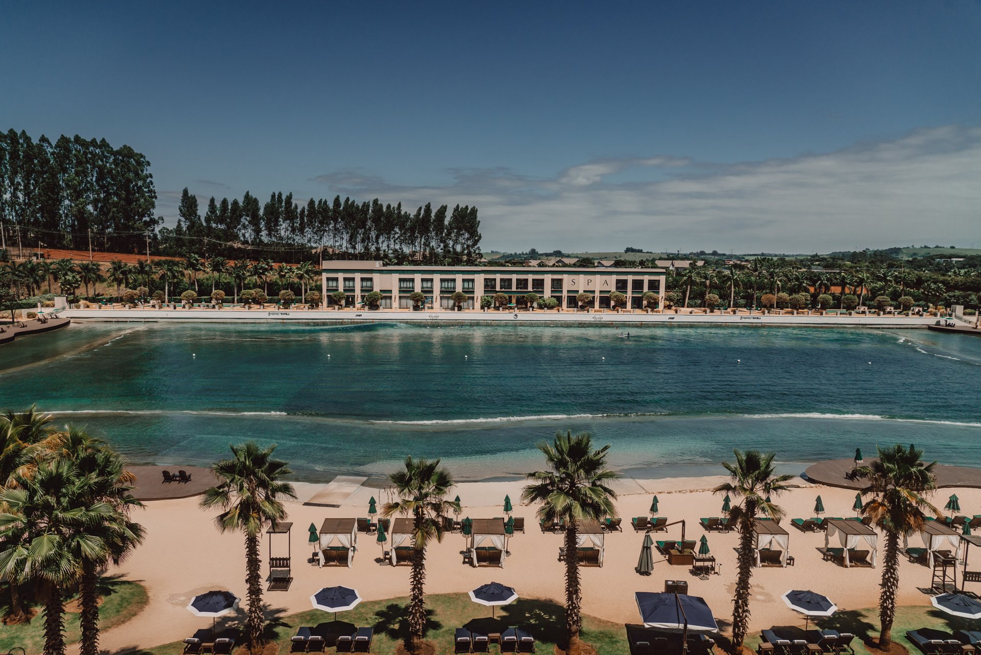 Así es el primer hotel con pileta de surf en América Latina - Forbes ...